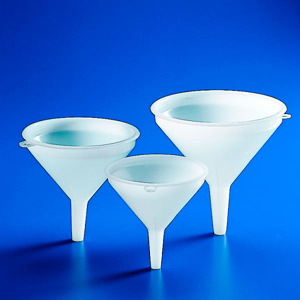 Embudo de plástico. KARTELL. Embudo para materiales pulvurulentos ...